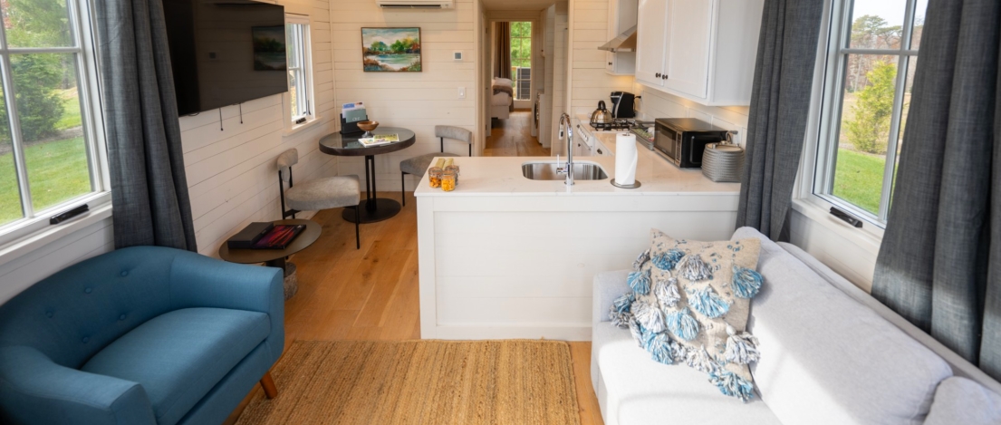 Salt Box Cozy Cabin Tiny Home – The Preserve